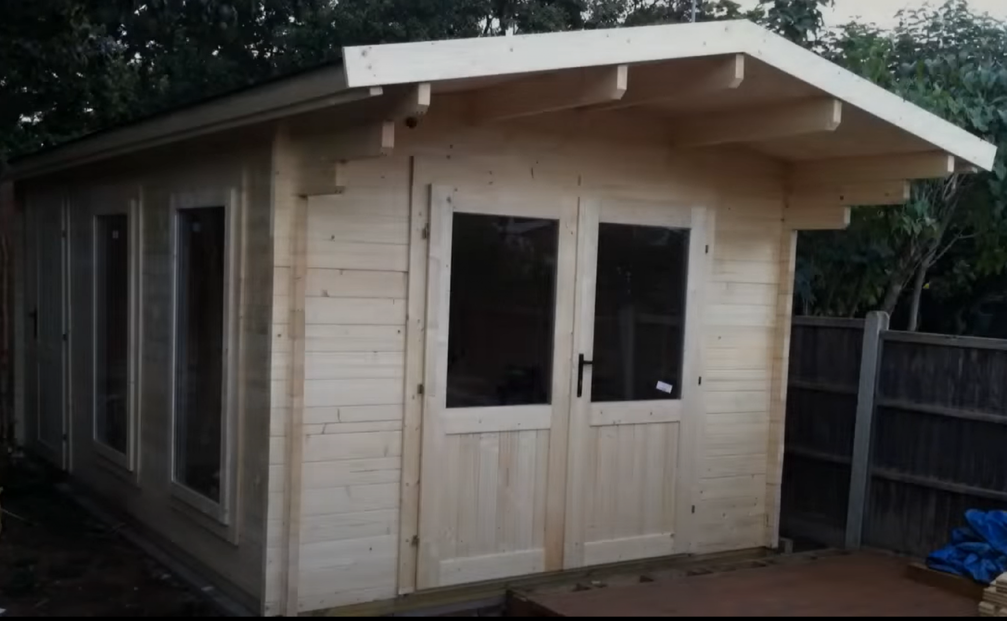 5 Cozy Cabin Office Ideas - Backyard Workspace